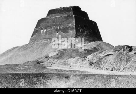 The Ancient Egyptian Pyramid of Meidum (Maidum) at Ahramat Maydum Stock ...