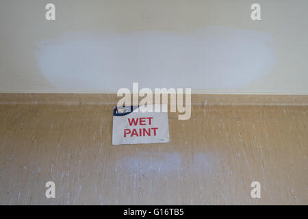 Wet Paint sign Stock Photo - Alamy