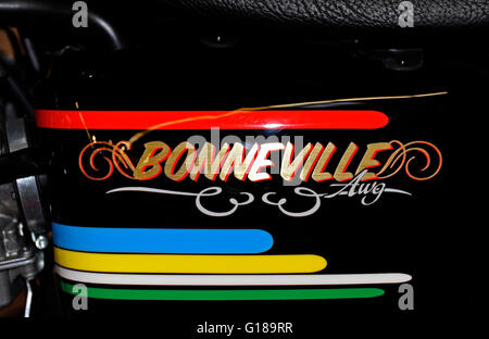 Custom paint tank, Triumph Bonneville Awg, Paris Motorcycle Show ...