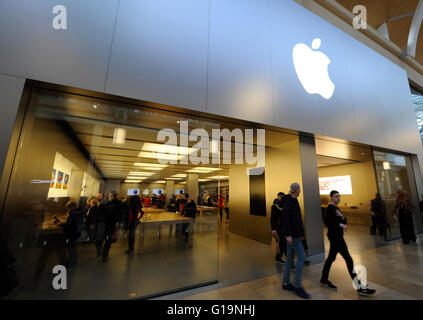 Apple store in cardiff st davids centre, someone using a mac book pro ...