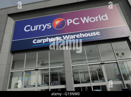 UK, London : Currys, PC World, Carphone Warehouse is pictured on Oxford ...
