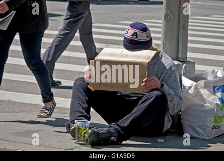 Homeless man begging in Manhattan Streets New York City Stock Photo - Alamy