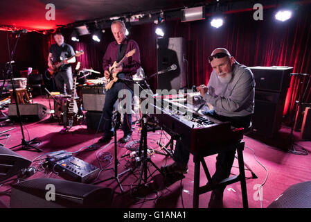 Dave Formula and The Finks in concert at The Ruby Lounge. Manchester ...