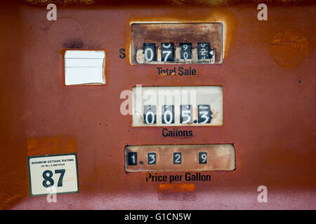 Eddy, Florida - Abandoned gas station at the edge of the Okefenokee ...