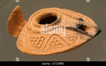 Syrian Oil Lamp, 8th Century Stock Photo - Alamy