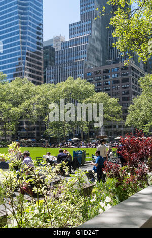 People Enjoying Springtime Day, Bryant Park, NYC Stock Photo - Alamy