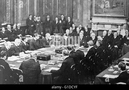 Austen Chamberlain and Stanley Baldwin sign the Locarno Treaty 1925 ...