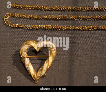 Jewellery in the Fishpool Hoard, a 15th Century collection of gold ...