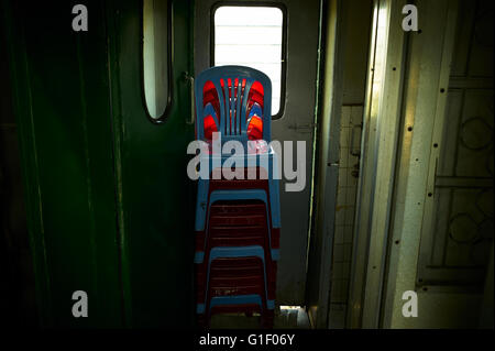 Reunification Express, Train journeys in Vietnam. Vietnam ways of life ...