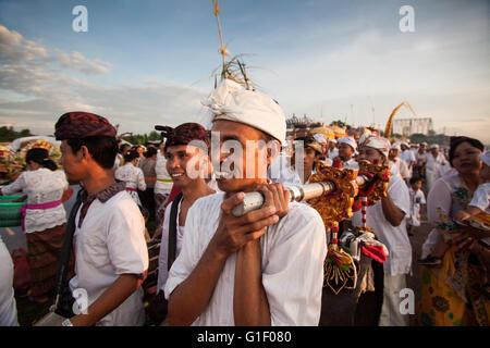 Indonesia, Bali, Sanur, gamelan musicians Stock Photo - Alamy