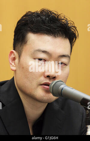 Author Kiwamu Kenin, winner of the 62nd Edogawa Rampo Award speaks ...