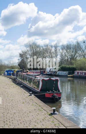 narrow boats on the river soar barrow upon soar leicestershire Stock ...