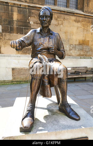 The Cordwainer Statue By Alma Boyes Marking The Ward Of Shoe Making ...
