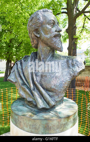 London, England, UK. Bust (by Nigel Boonham, 2012) of John Donne (1572 ...