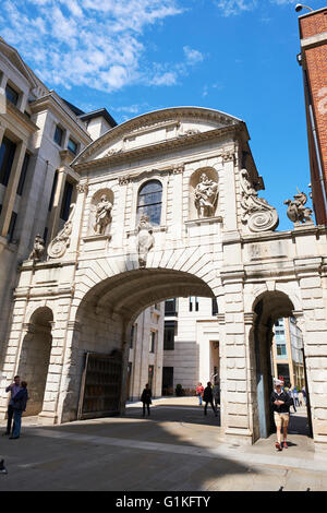 Temple Bar, by Christopher Wren. Paternoster Square, St. Paul's ...