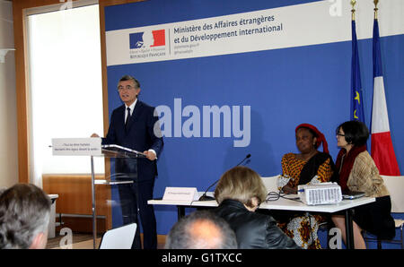 (L-R) French Health Minister Philippe Douste-Blazy, French singer ...