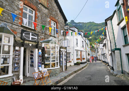 Lansallos Street in the fishing village of Polperro, Cornwall, England ...