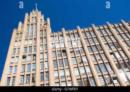 Melbourne's famous Manchester Unity building at the corner of Collins ...