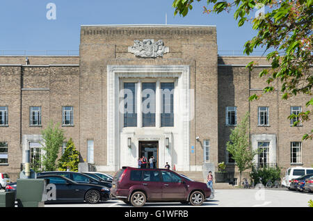 Birmingham Medical School building at Birmingham University in ...