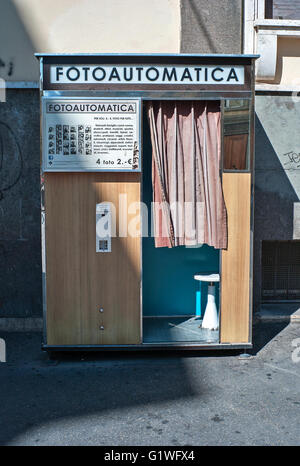 Fotoautomatica Photo Booth Kiosk Florence Italy Stock Photo - Alamy