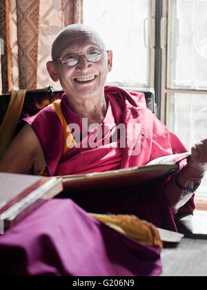 A Tibetan Buddhist monk reads a traditional sutra (scripture) in Pali ...