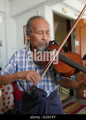 MYANMAR The famous violinist U Tin Yee, Yangon Stock Photo - Alamy