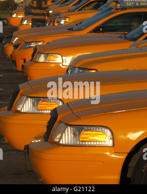 Taxi cabs line up at Long Beach Airport Stock Photo - Alamy