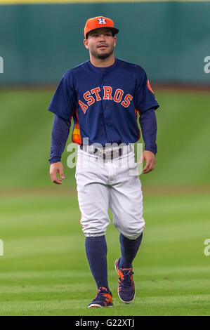 Houston Astros' Jose Altuve jogs to first base after drawing a walk ...