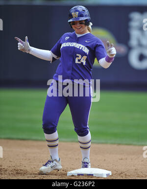 Washington's Casey Stangel (24) acknowledges the UW bench from 2nd base ...