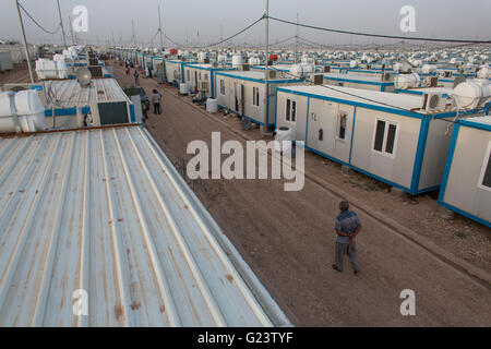 container houses of Iraqi displaced people in Anwald refugee camp ...