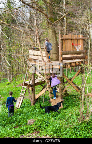 Kids playing in a treehouse Stock Photo - Alamy
