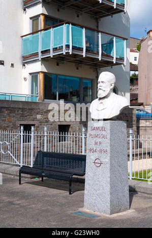 Statue of Samuel Plimsoll, inventor of the 'Plimsoll' Line, Bristol ...
