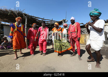 ANDH TRIBE - Tribal Group performing a traditional play known as ' NAUTANKI ' in Injegaon in ...