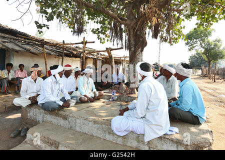 KORKU TRIBE - Bhumka Puja - Lawada Village - Tah Dharni Stock Photo - Alamy