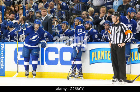 Tampa Bay Lightning left wing Alex Killorn (17) celebrates his goal ...