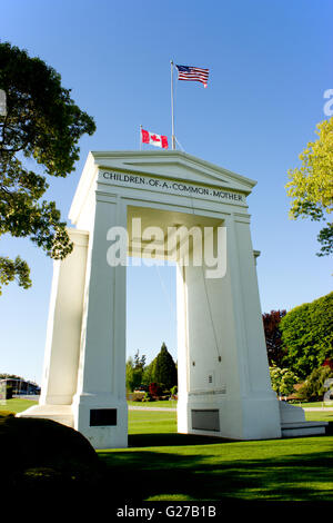 Peace Arch at the USA-Canada Border Crossing at Blaine/Surrey, also ...