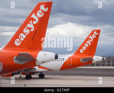 Easyjet tail fin A319 aircraft tail fin with logo Stock Photo - Alamy