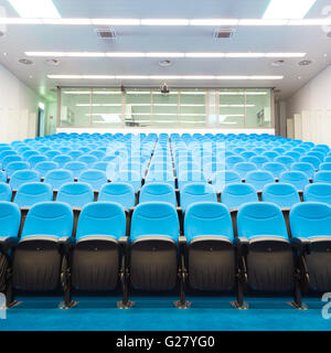 Empty conference hall Stock Photo - Alamy