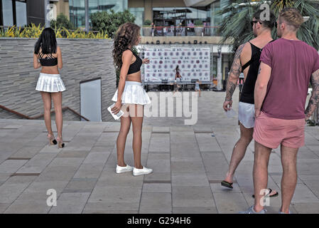 Scantily dressed show girls attracting customers. Pattaya Thailand S. E ...