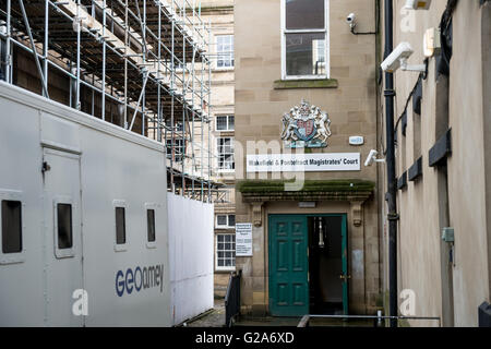 The exterior of Wakefield Magistrates' Court Stock Photo - Alamy