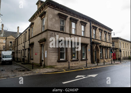 The exterior of Wakefield Magistrates' Court Stock Photo - Alamy