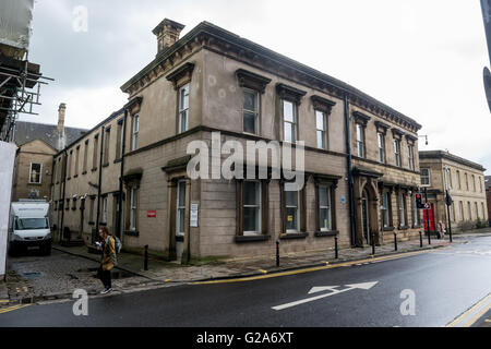 The exterior of Wakefield Magistrates' Court Stock Photo - Alamy