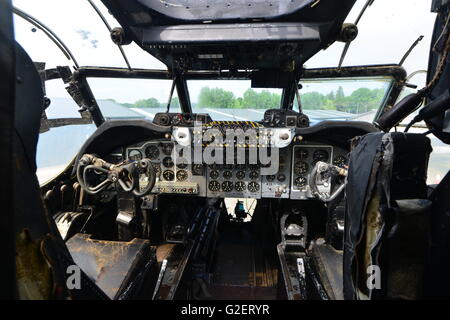 RAF Shackleton cockpit Stock Photo - Alamy