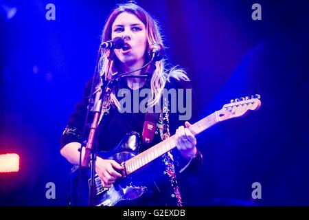 Lead singer of Wolf Alice Ellie Rowsell, performs on stage during BBC ...