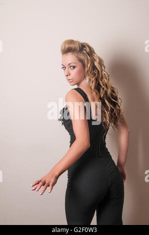 Scared woman looking over shoulder Stock Photo - Alamy