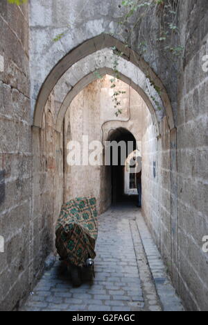 Aleppo - Street of the Old City Stock Photo - Alamy