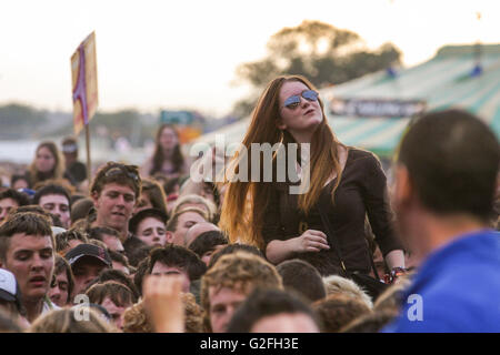 Audience for Franz Ferdinand performing at the Reading Festival 2004 ...