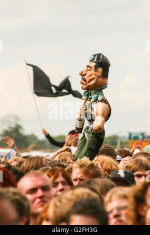 Audience for Franz Ferdinand performing at the Reading Festival 2004 ...