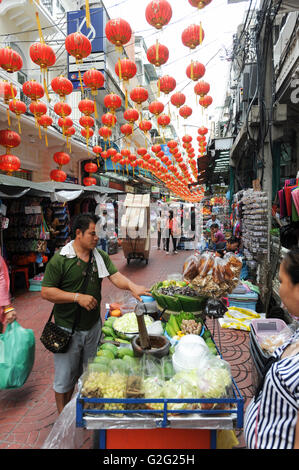 Sampeng market, Chinatown, Bangkok, Thailand Stock Photo - Alamy