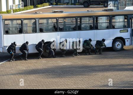 Commandos with the Brazilian Marine Corps Special Operations Battalion ...